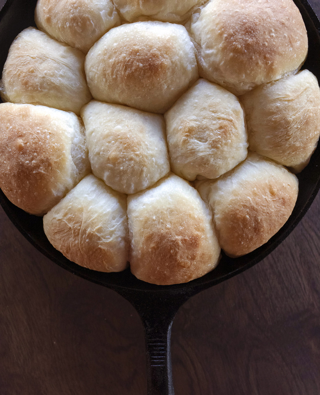"Yellowstone Ranch" Cast Iron Skillet Dinner Rolls | Recipes | Jackie ...